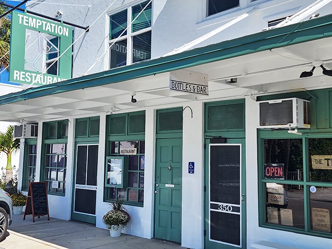 Island dining institution where seafood dreams come true and locals have been satisfying their culinary temptations since 1947.