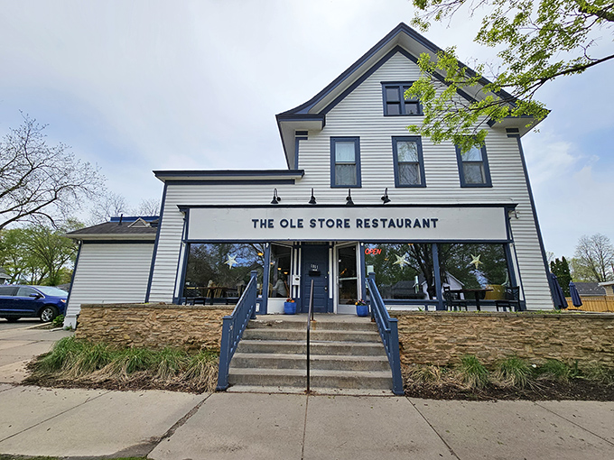 Once a campus grocery, now a culinary destination where locally-sourced ingredients transform comfort classics into memorable dining experiences.