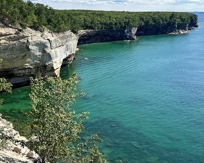 Pictured Rocks lives up to its name with mineral-stained cliffs that look like they've been hand-painted by a giant with an artistic flair and unlimited palette.