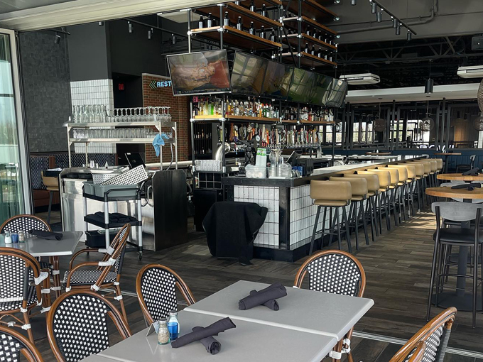 alexs gourmet market 6