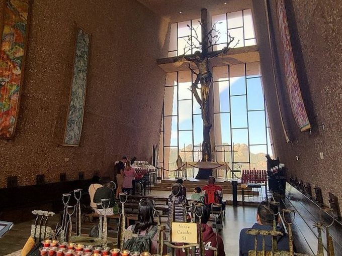 chapel of the holy cross 8