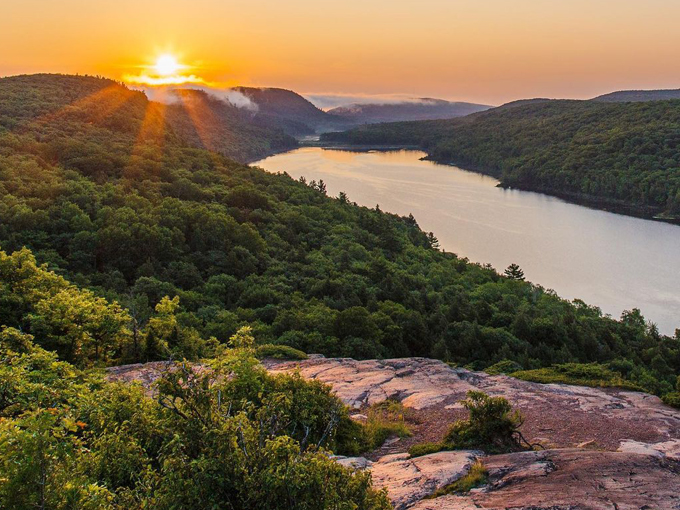 lake of the clouds 2