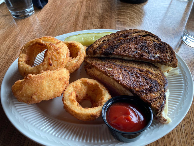 Pickwick Restaurant & Pub 4