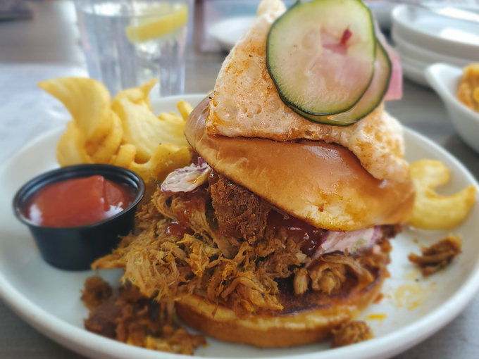 the barnyard crafthouse eatery 3