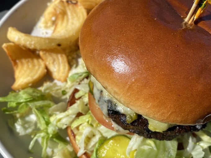 the barnyard crafthouse eatery 4