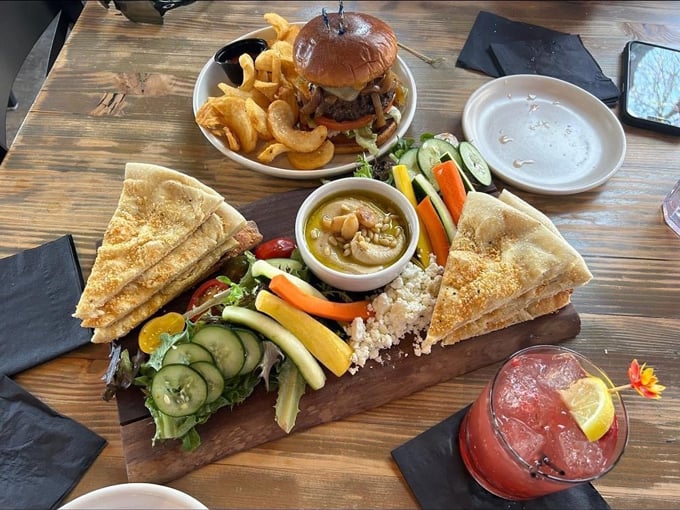 the barnyard crafthouse eatery 6