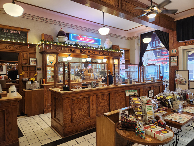 the pearl ice cream parlor 2