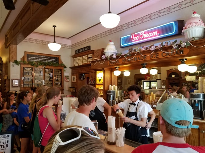 the pearl ice cream parlor 3