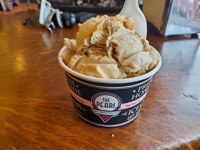 the pearl ice cream parlor 4