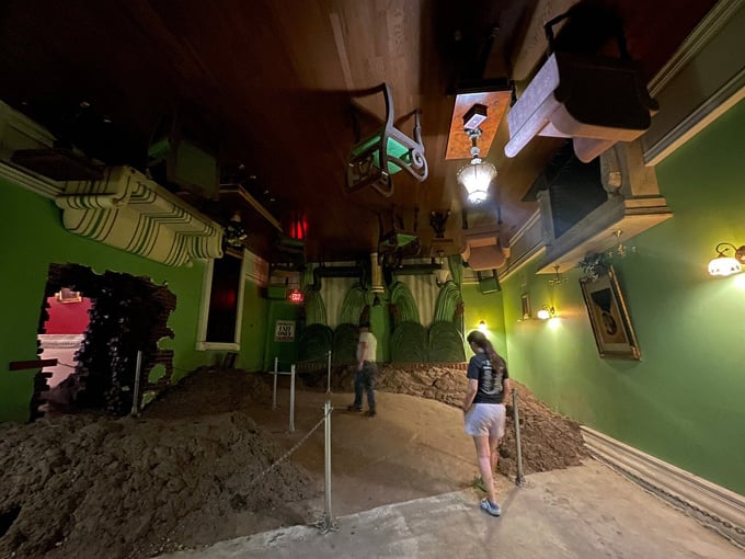 upside down white house 5