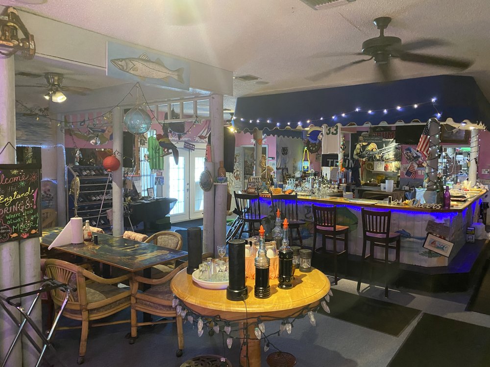 bar counter and eclectic blend of decors 1