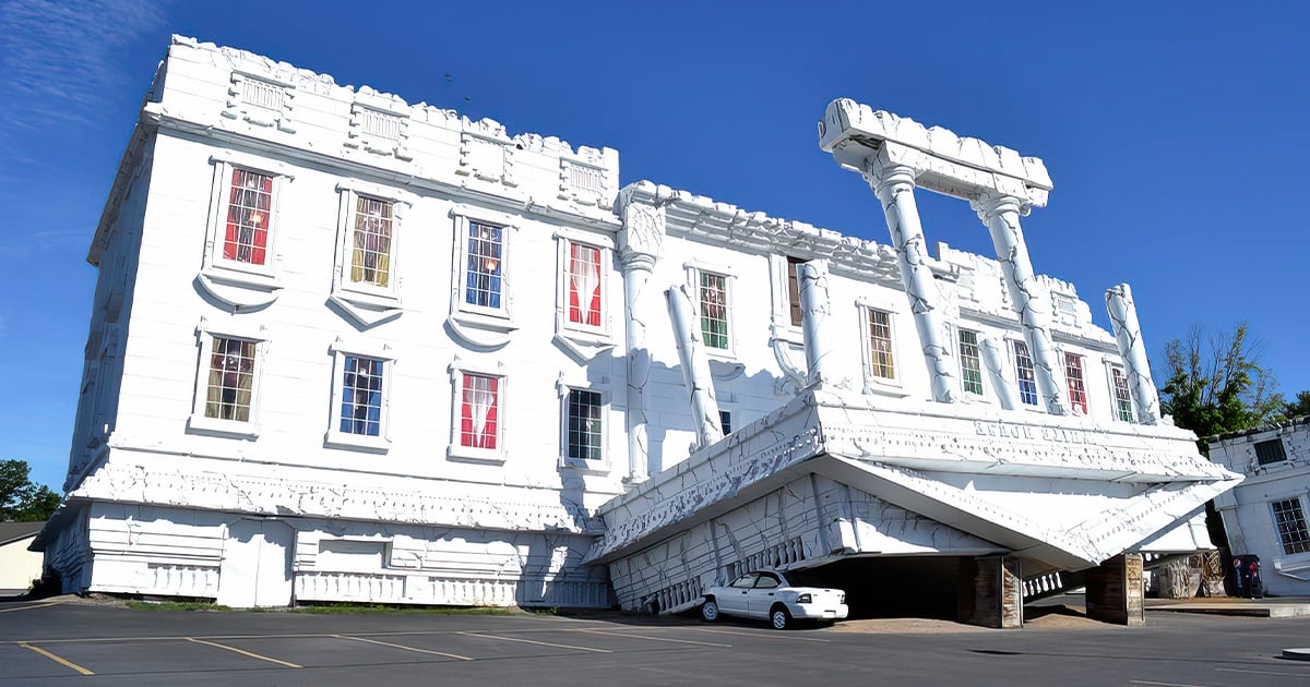 bizarre roadside attraction wisconsin ftr