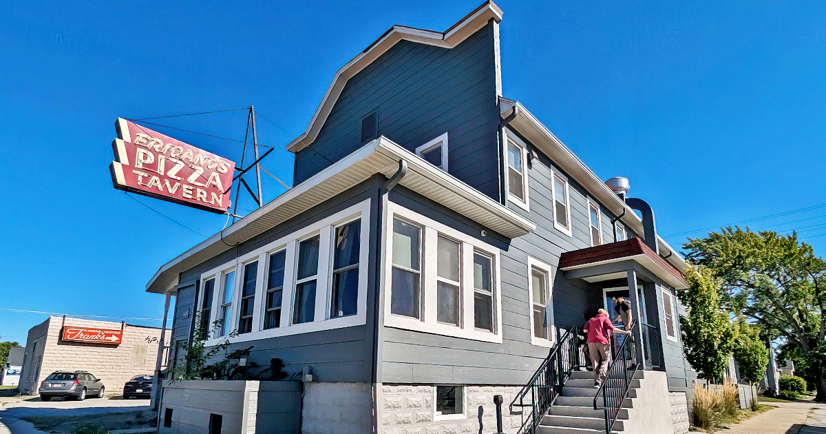 unassuming pizza tavern michigan ftr