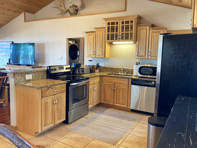 A kitchen that invites culinary creativity &ndash; because somehow, everything tastes better when you're on vacation.