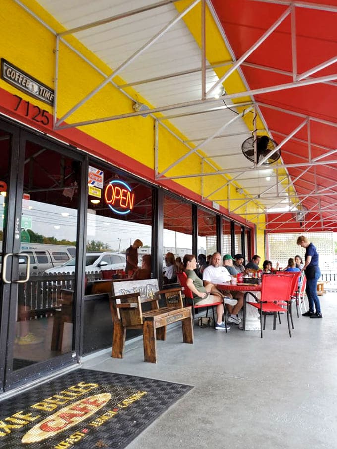 Outdoor seating lets you enjoy your biscuits and gravy while soaking up that Florida sunshine and feeling pretty darn good.