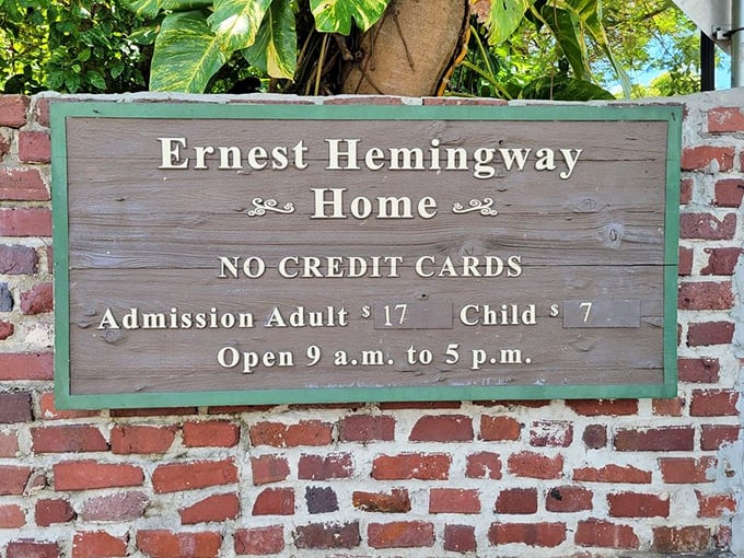 The entrance sign tells you everything you need to know&mdash;this is Hemingway's world, and cash only, please.