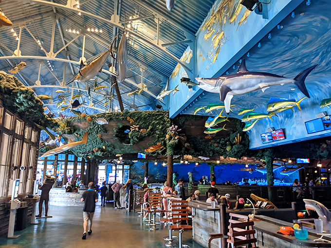 Step into a submerged fantasy world where hundreds of marine creatures swim overhead and ocean-blue walls transport diners to the depths below.
