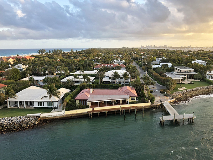 Palm Beach waterfront properties showcase the epitome of Florida luxury living, where elegant homes with private docks create the perfect vacation retreat.