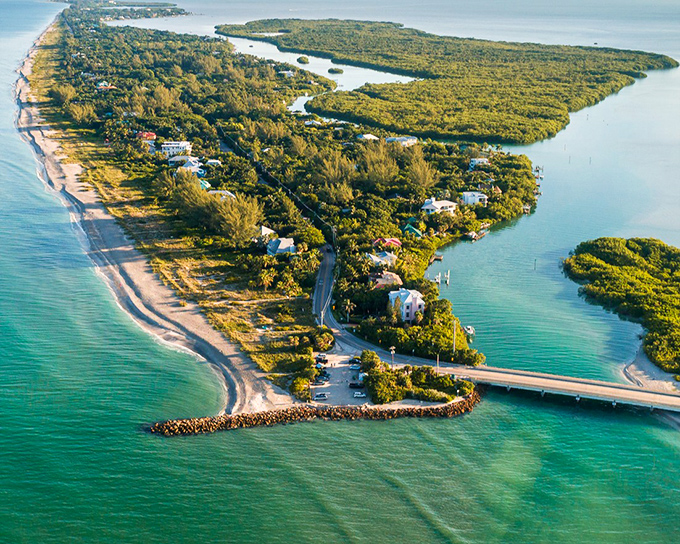 Bird's-eye bliss! Captiva Island's slender form creates a perfect barrier between mainland hustle and Gulf of Mexico tranquility.