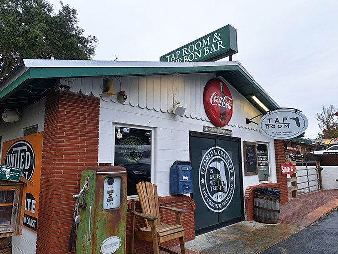 Florida Cracker Kitchen's sign welcomes hungry travelers to a taste of old Florida, where Southern comfort meets cowboy cuisine.