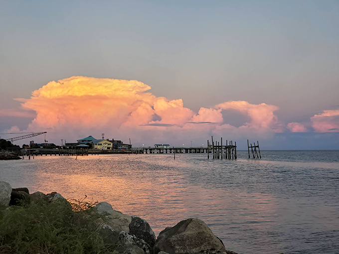 Nature's evening light show transforms the coastal area into a painter's dream&mdash;no filter could improve this masterpiece.