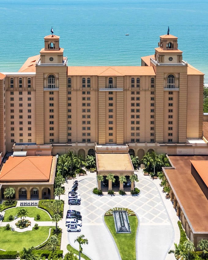 Beachfront majesty that would make even Gatsby jealous. Those twin towers overlooking the Gulf scream "vacation royalty."