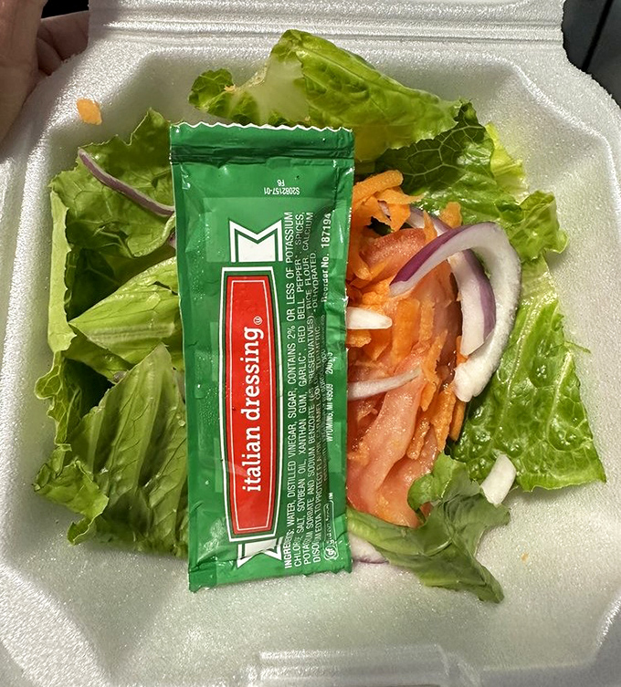 A crisp, verdant oasis of lettuce, tomatoes and onions with Italian dressing&mdash;the virtuous prelude to pizza indulgence.