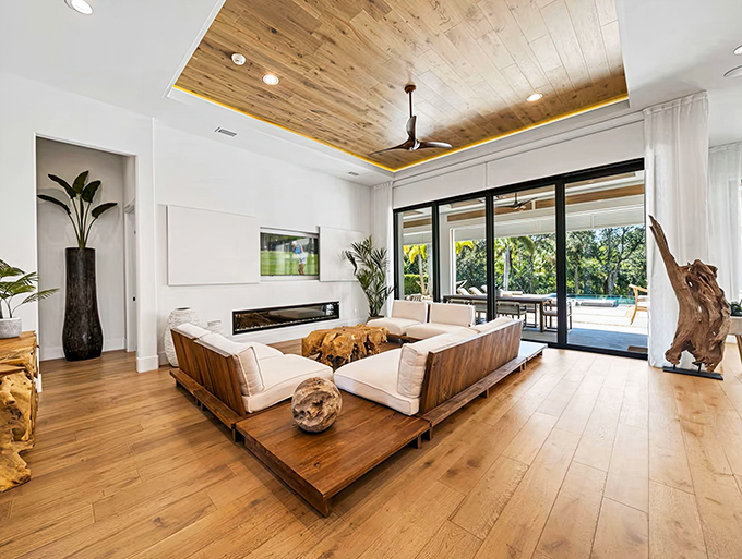 Indoor-outdoor living at its finest with this platform sofa arrangement that opens completely to the pool deck through sliding glass walls.