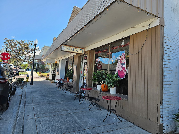 cheesers palace cafe 2