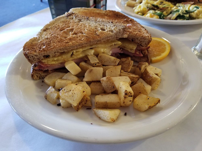 cheesers palace cafe 5