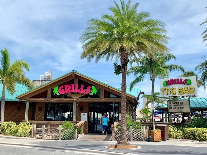 grills seafood deck tiki bar 1