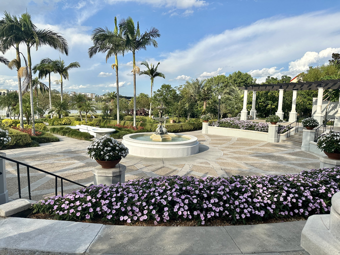 hollis garden lakeland