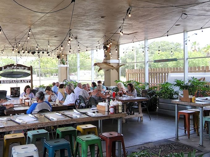 lightseys seafood restaurant 9