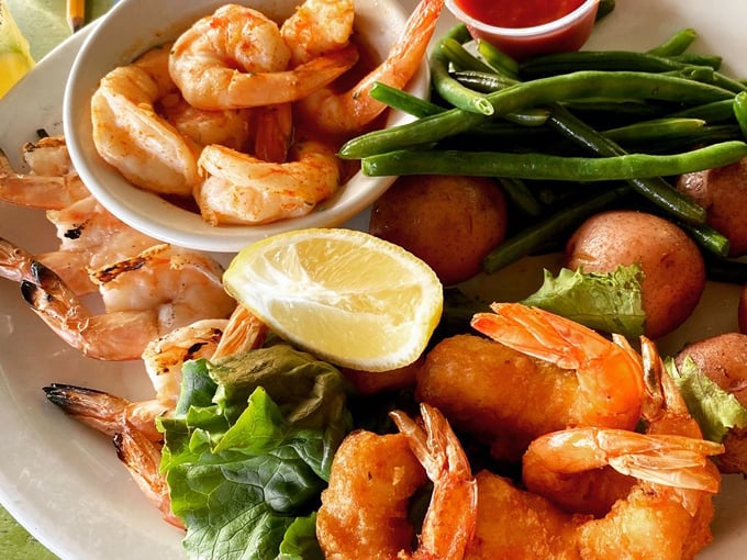 sharkys on the pier 2