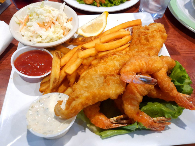 sharkys on the pier 8