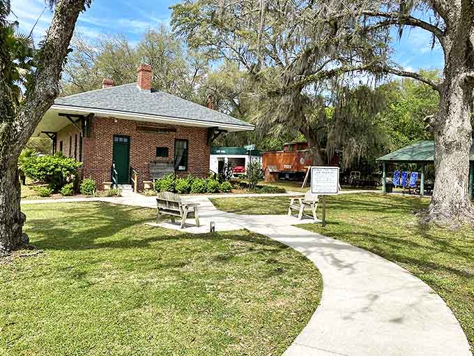 Stroll down the sun-dappled paths of this beautiful park, where history and nature come together for a perfect afternoon.
