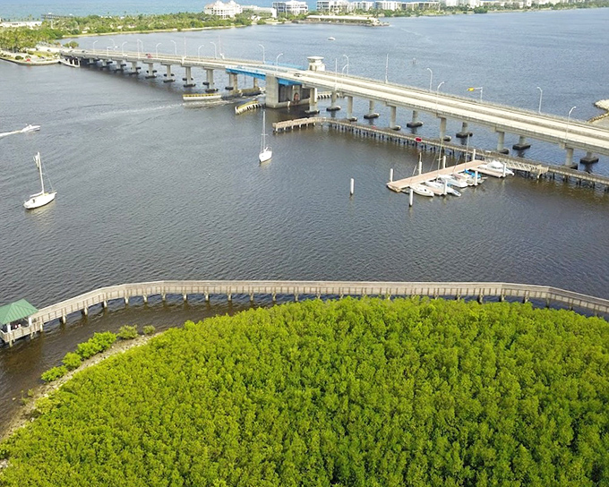 Lake Worth Beach Golf Club: This isn't your grandfather's golf course &ndash; unless your grandfather appreciated spectacular ocean views with every swing.