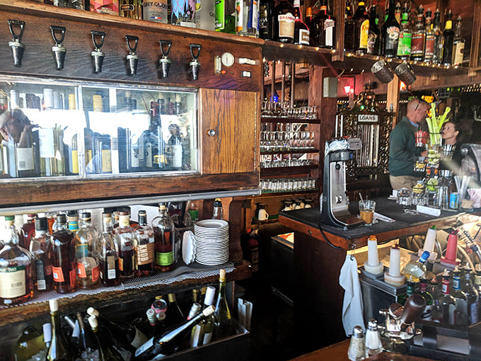 The bar area stocks enough spirits to satisfy everyone from beer lovers to cocktail connoisseurs with refined tastes.