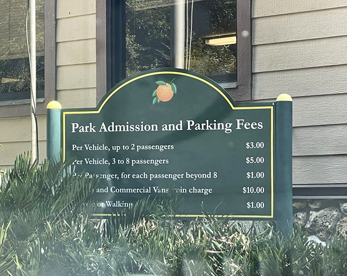 The entrance sign welcomes visitors to Kelly Park, gateway to one of Florida's most beloved natural attractions.