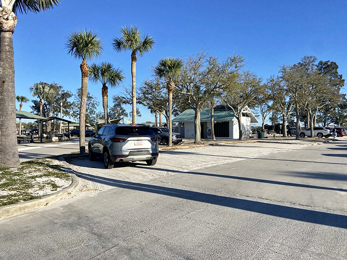 History meets paradise: This marker reveals Sunset Beach's fascinating past as the "Pleasure Pier" of the 1920s.