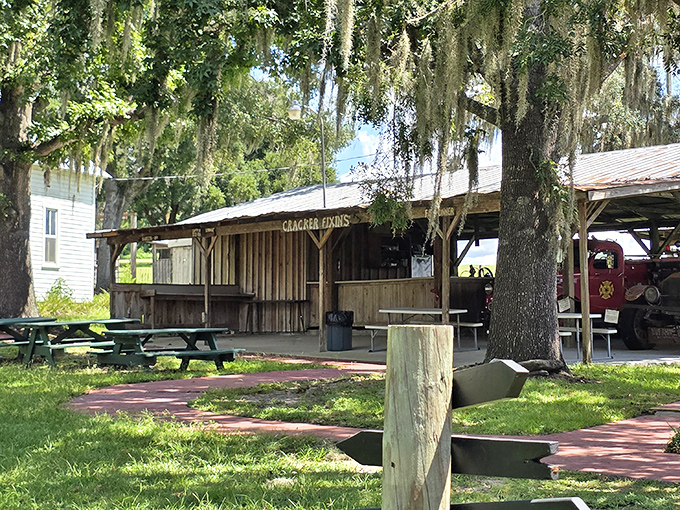 Before Netflix and chill, families gathered in rooms like this&mdash;actually talking to each other around tables instead of texting from different rooms.