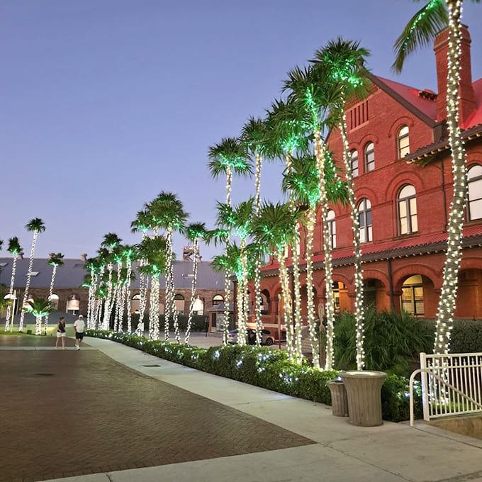 Those palm trees lit up at night turn the museum grounds into something straight out of a romantic movie scene.