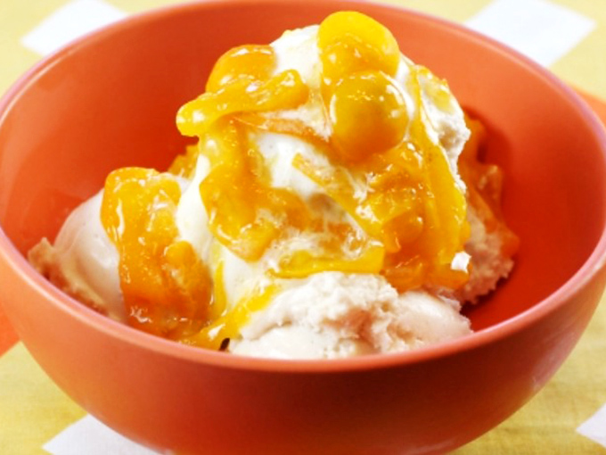 The perfect balance of sweet and tart, this specialty ice cream captures Florida's citrus heritage in each refreshing spoonful.