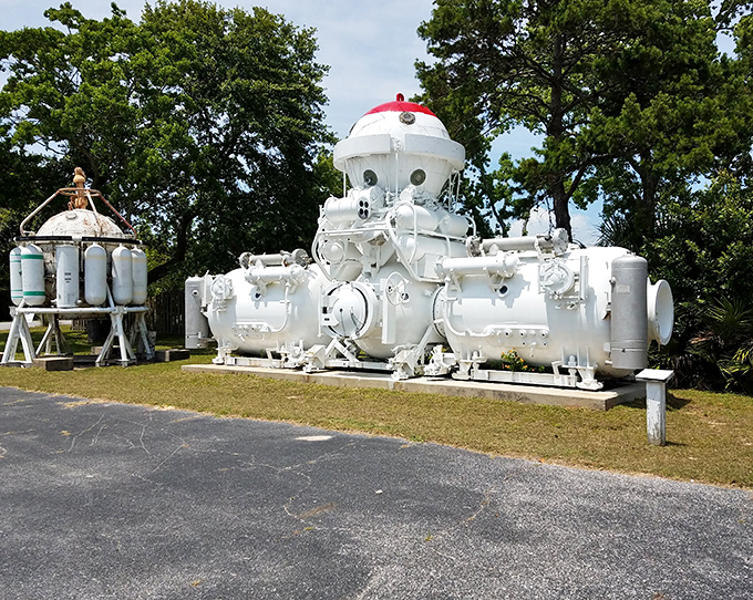 This massive Deep Dive System represents the cutting edge of 1970s underwater technology &ndash; when going deep meant going big or staying dry.