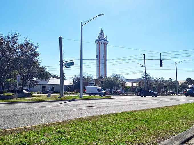 Roadside Tower View: From the roadside, the tower serves as an unmistakable landmark, guiding travelers to this slice of vintage Florida tourism that refuses to fade away.
