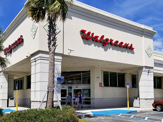 Even Walgreens gets the Florida treatment in Jupiter – palm trees and sunshine make everything look better.