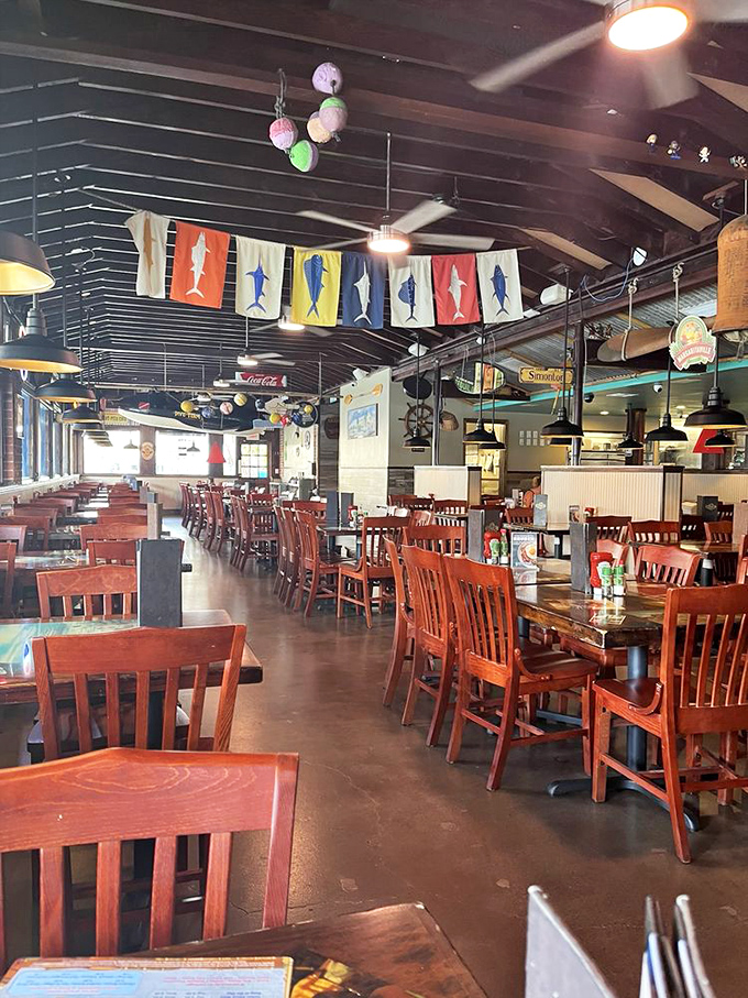Inside, colorful fish flags dance overhead while wooden tables invite you to settle in for a feast. Maritime charm without trying too hard.