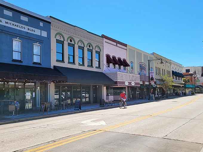 This mural celebrates DeLand's citrus heritage, back when Florida's biggest export wasn't retirement communities but actual oranges that grew on actual trees.