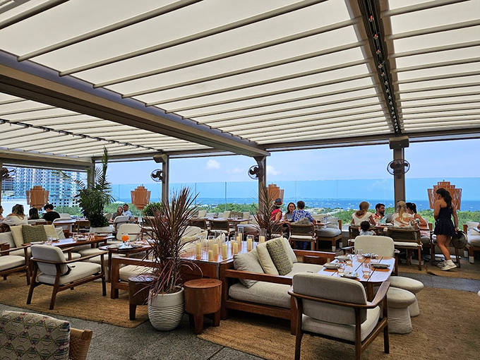 Natural woods and lush greenery create an urban oasis at Level 6. The perfect Mediterranean-inspired retreat above Coconut Grove's bustling streets.