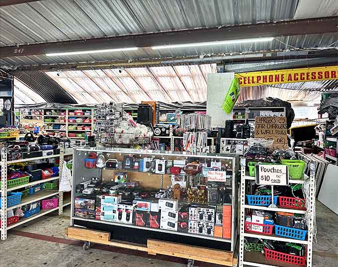 Tech treasures from yesterday and today &ndash; where vintage electronics enthusiasts and modern gadget hunters cross paths in digital harmony.